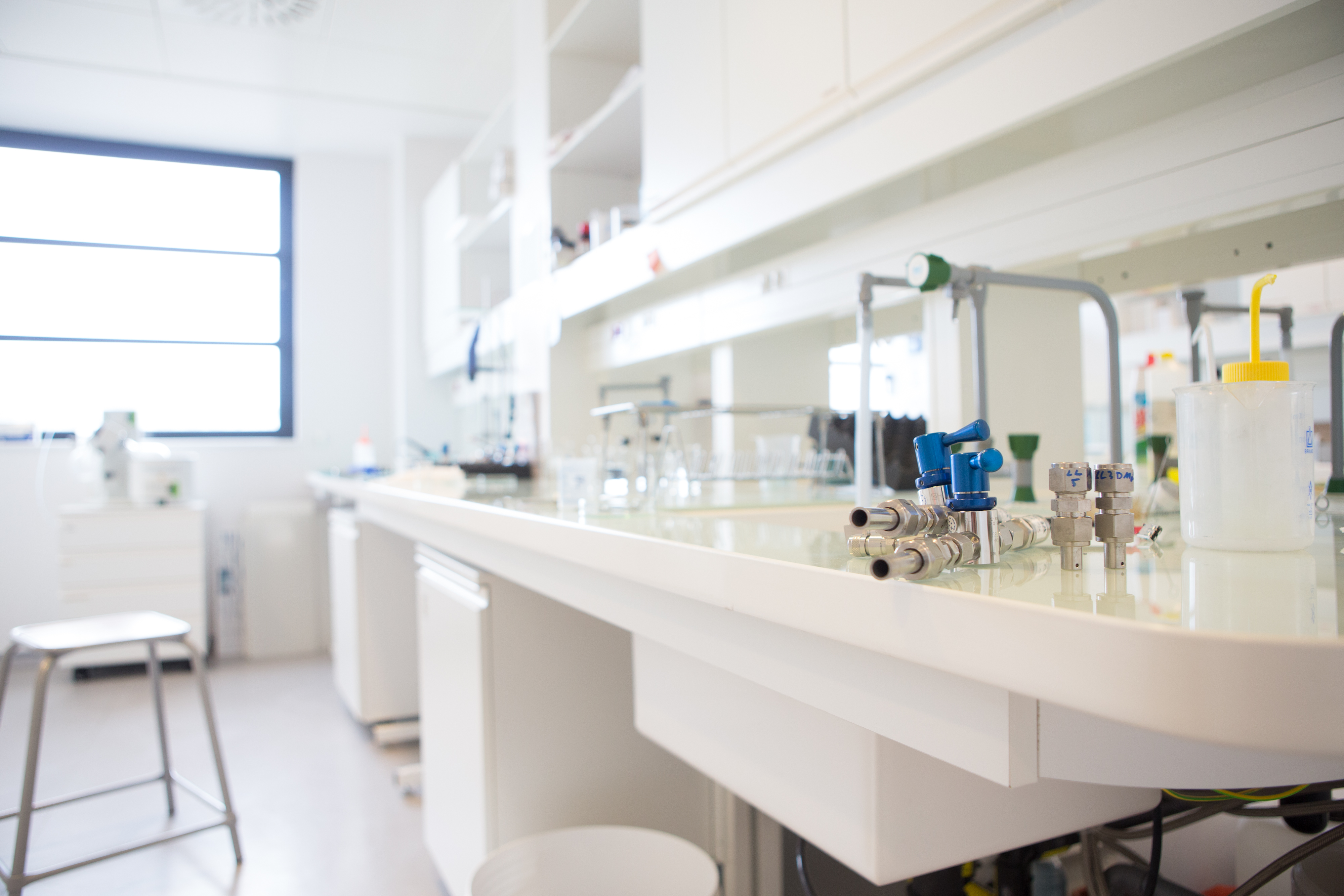 O2 Lab – Solid-State Chemistry and Energy Lab